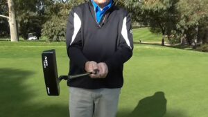 Reverse Overlap Putting Grip Explained - Mastering the Green - Golf Muni